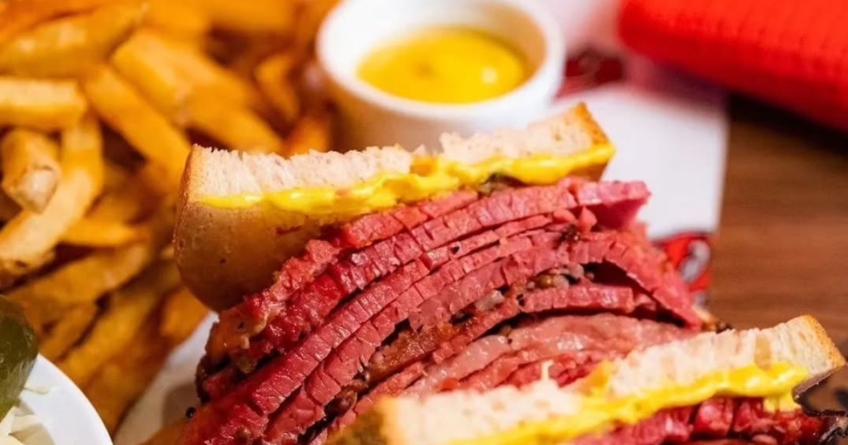 A Local’s Guide to the Best Smoked Meat in Montreal - Dunns famousDunns ...